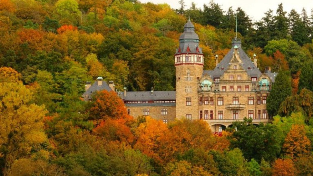 Schloss in Meinhard steht für 11 Millionen Euro zum Verkauf